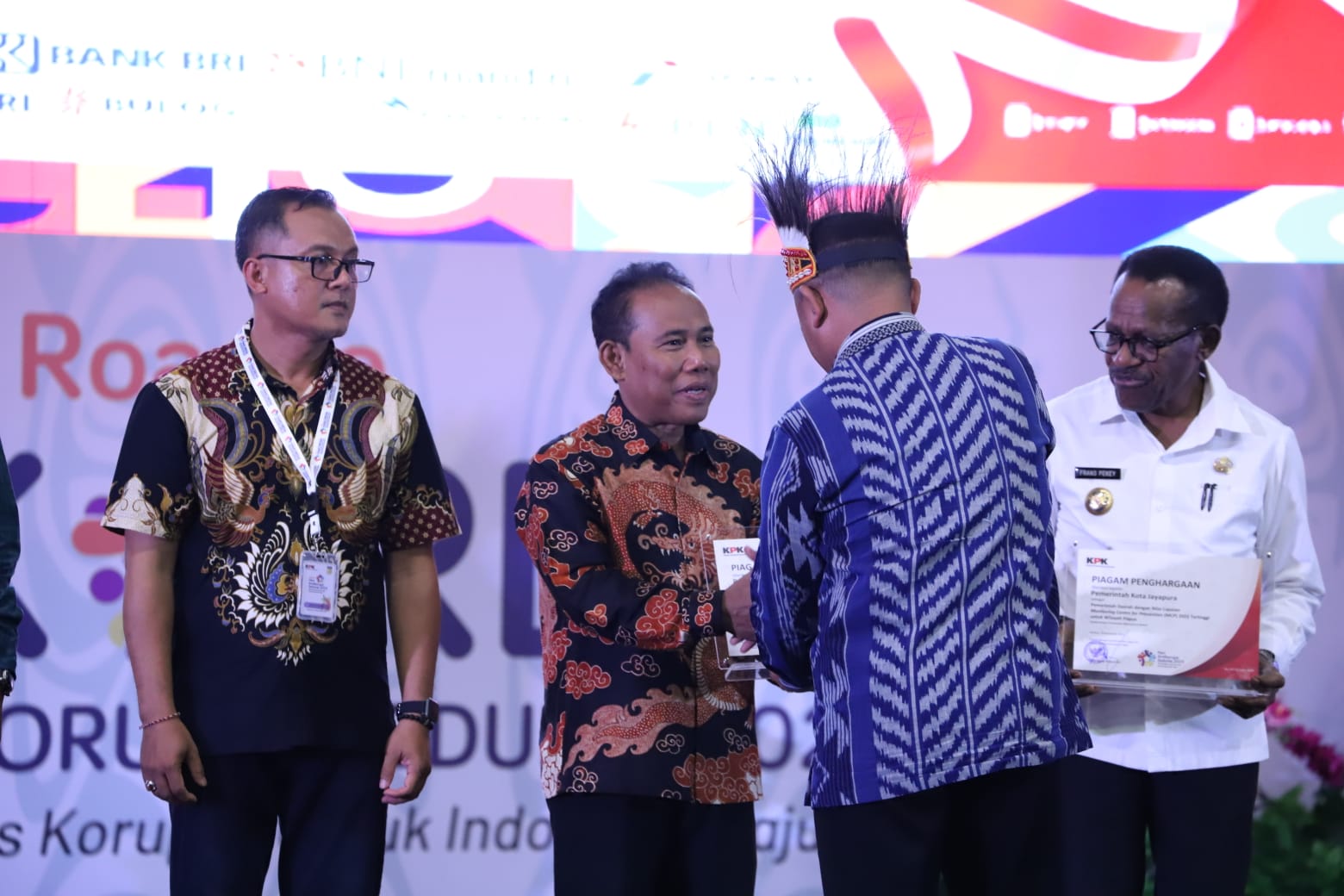 Tertinggi Capaian Nilai MCP di Propinsi NTB, Bupati KSB Dapat Penghargaan Dari KPK - PEMERINTAH ...
